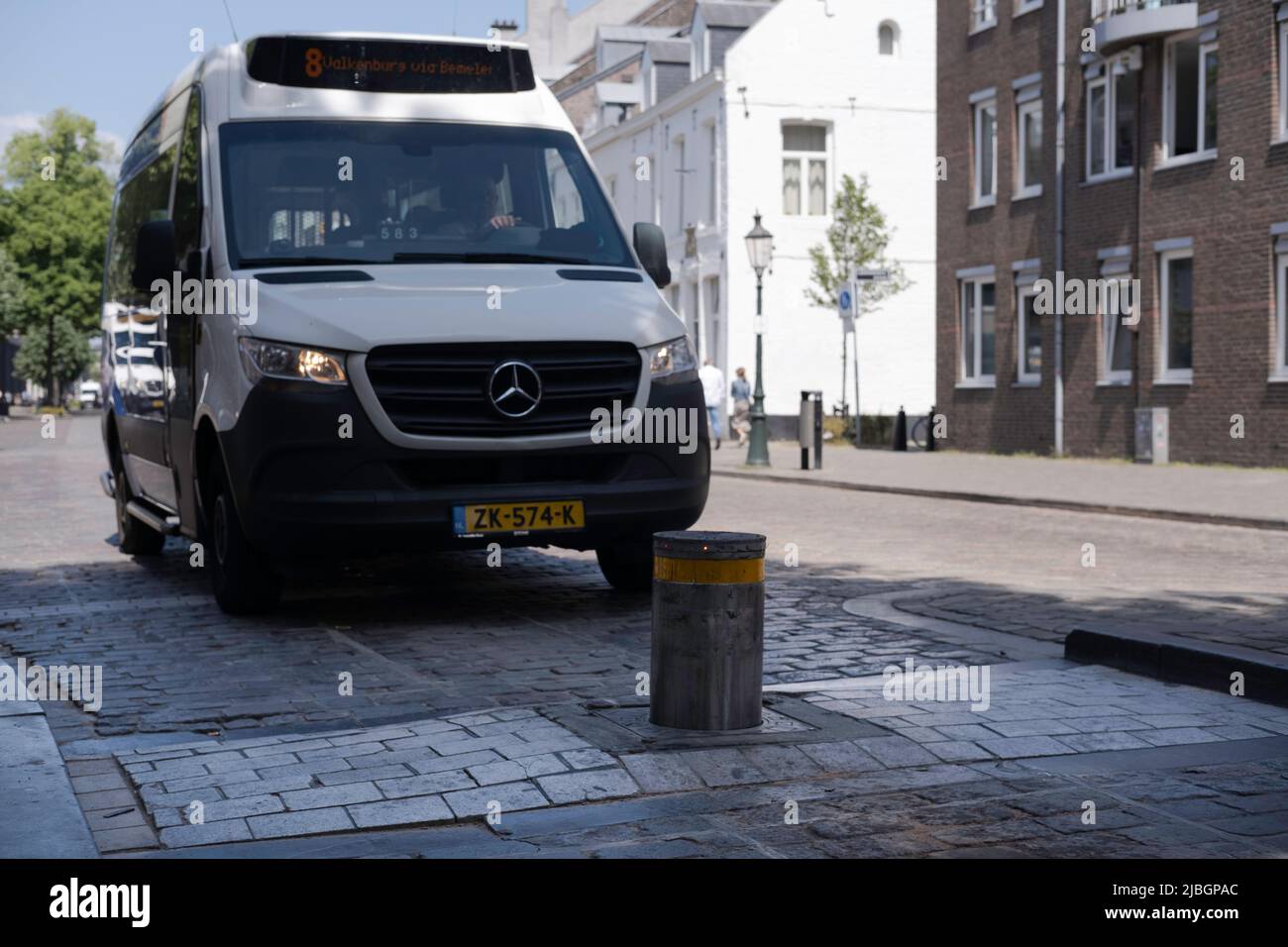 Automatic bollard hi-res stock photography and images - Alamy