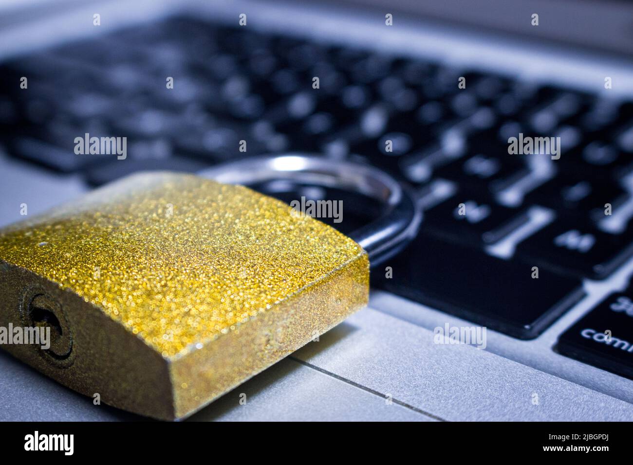 Lock (Padlock) on laptop computer Stock Photo - Alamy