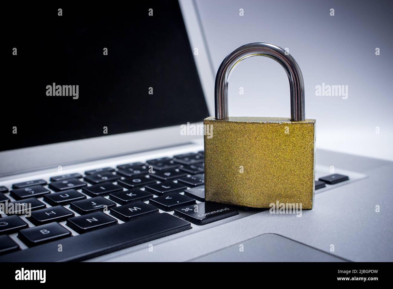 Lock (Padlock) on laptop computer Stock Photo - Alamy