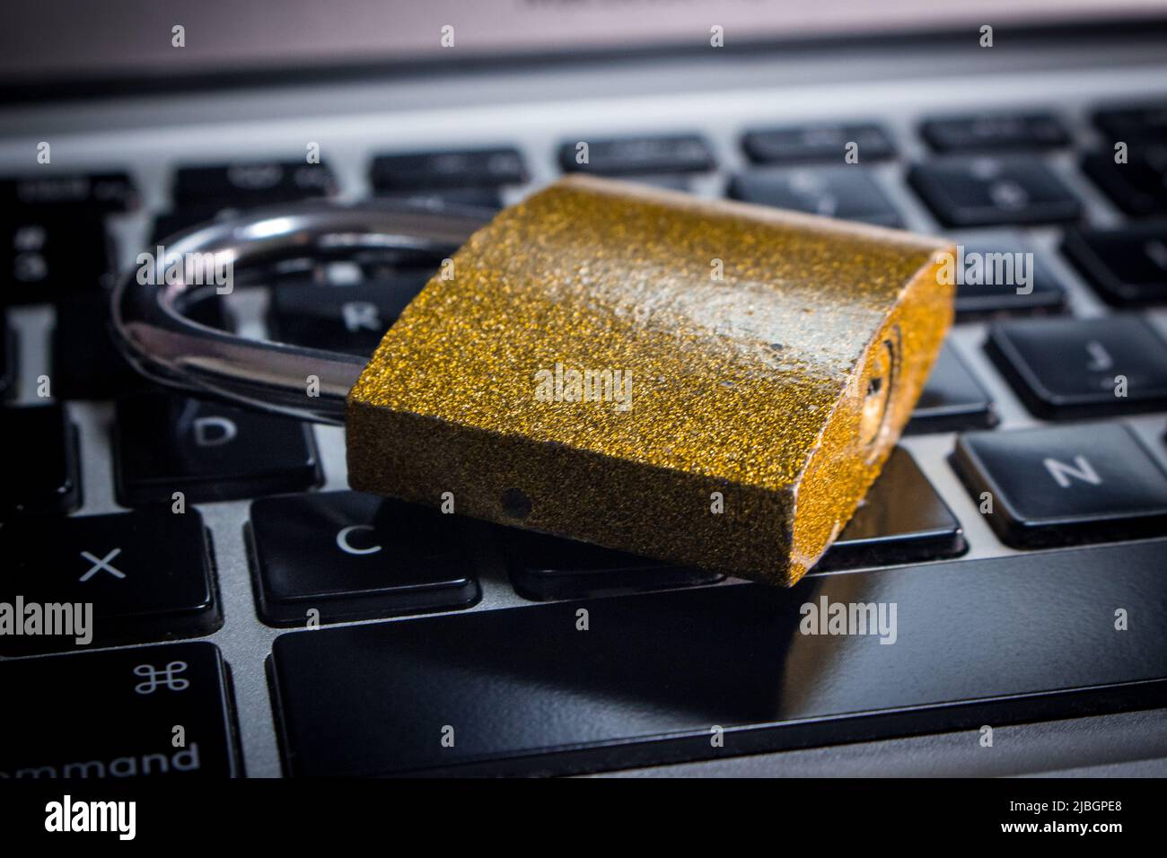 Lock (Padlock) on laptop computer Stock Photo - Alamy