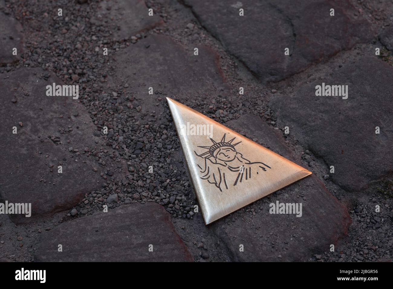 Statue sign direction road hi-res stock photography and images - Alamy