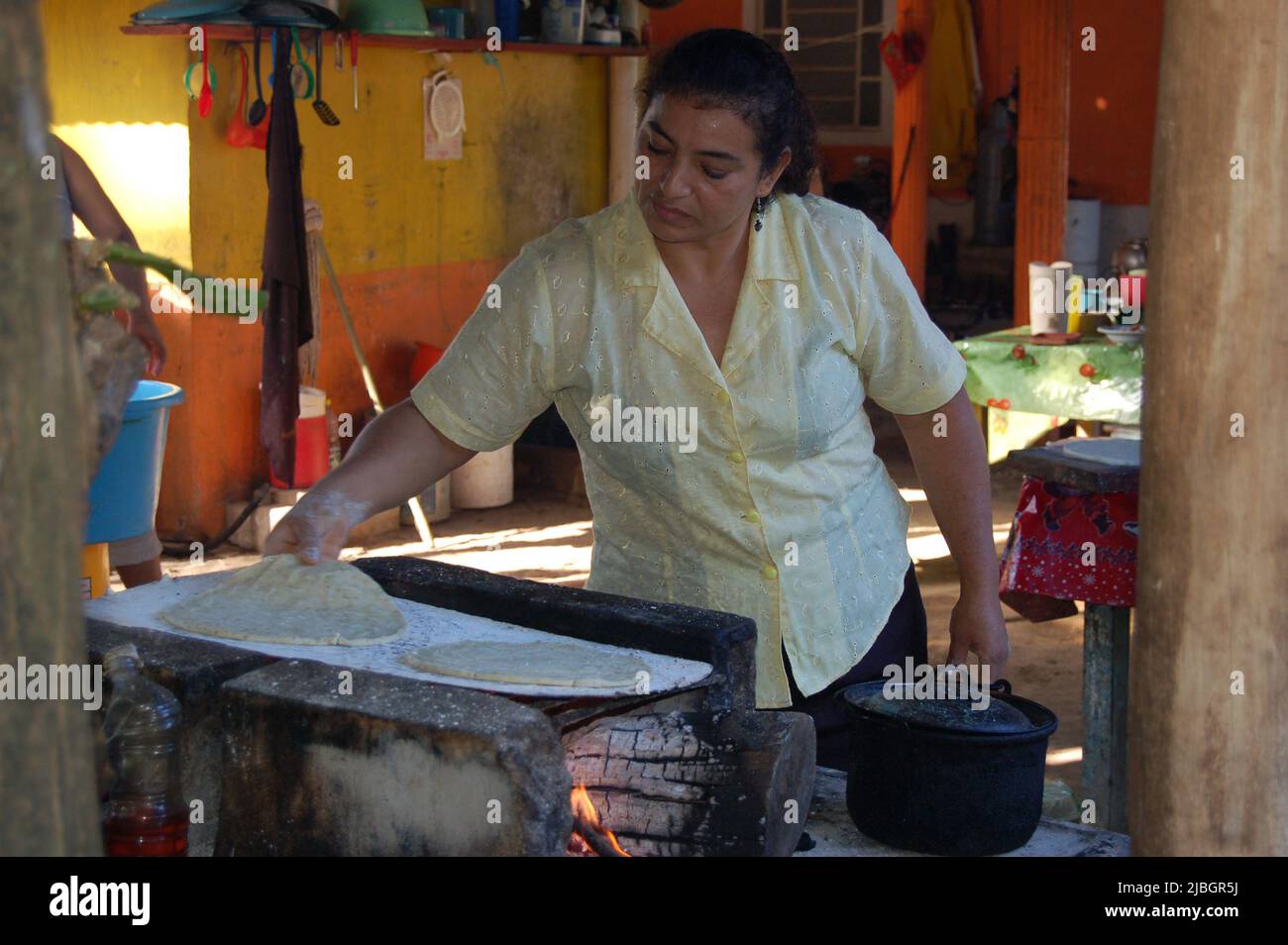 Comal tortillas hi-res stock photography and images - Alamy