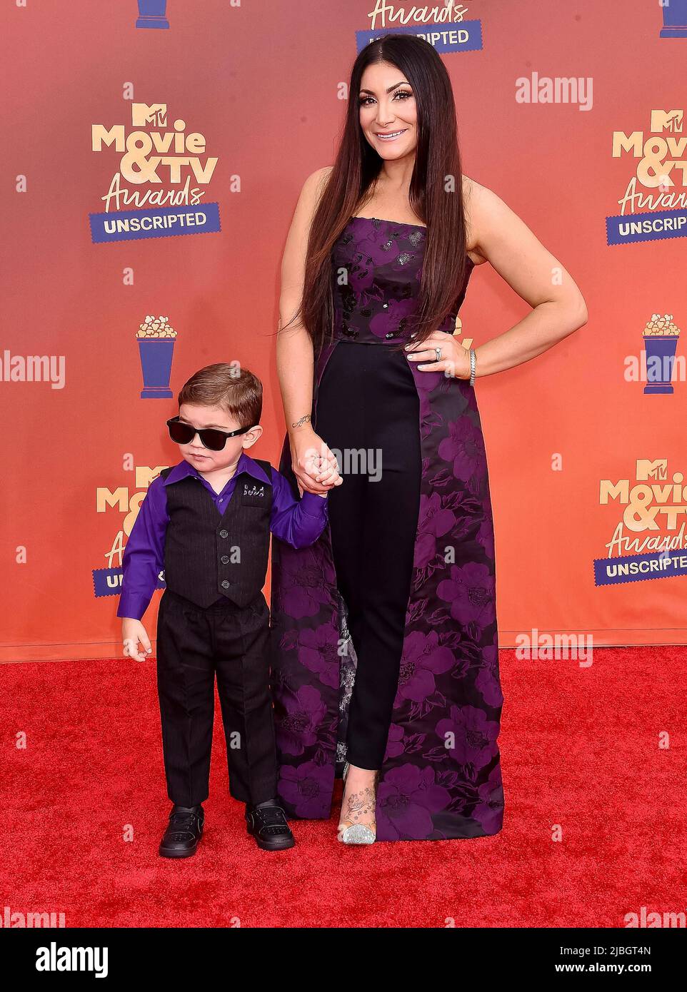 Christopher John Buckner and Deena Nicole Cortese attend the 2022 MTV ...