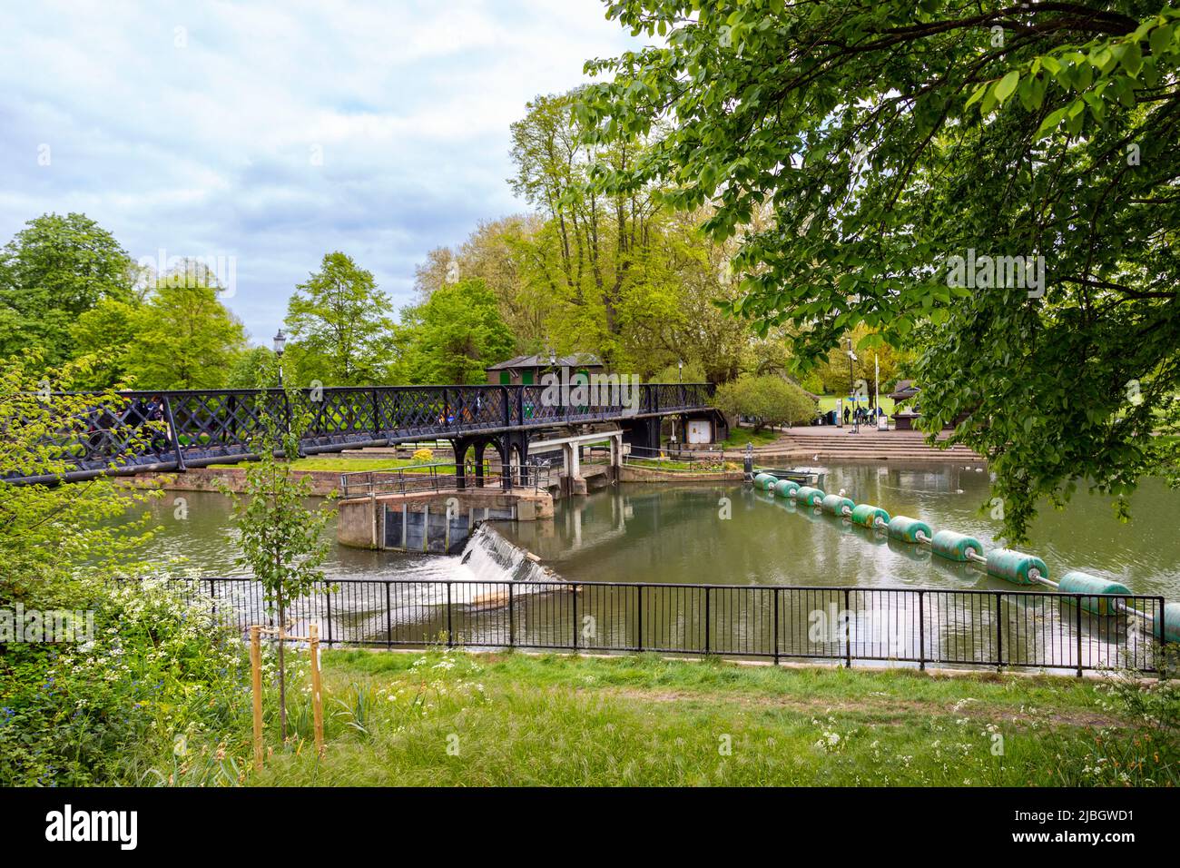 Jesus Lock Footbridge across River Cam at Jesus Green, a city park in ...