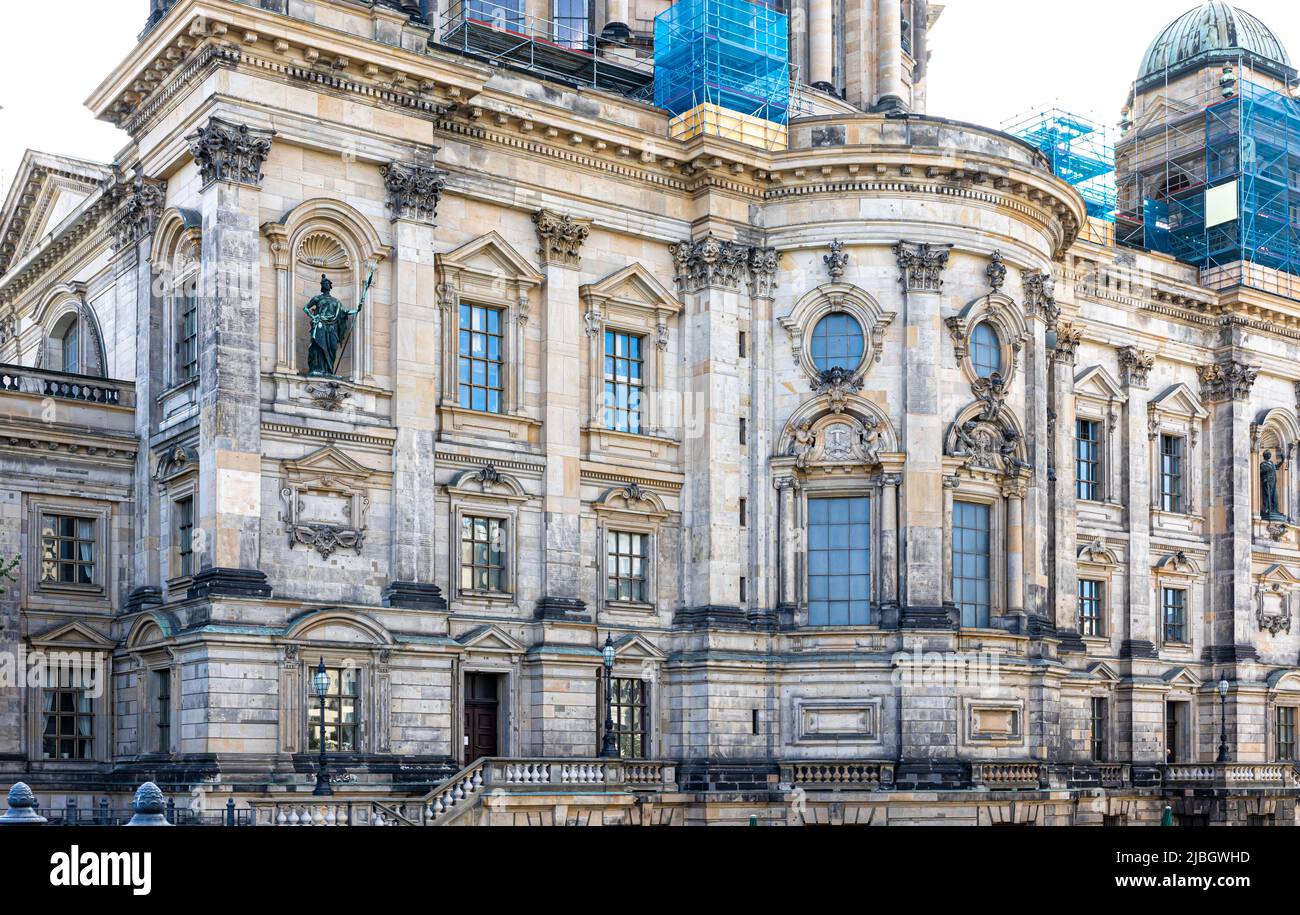 Facade of an ancient building, historical architecture Stock Photo - Alamy
