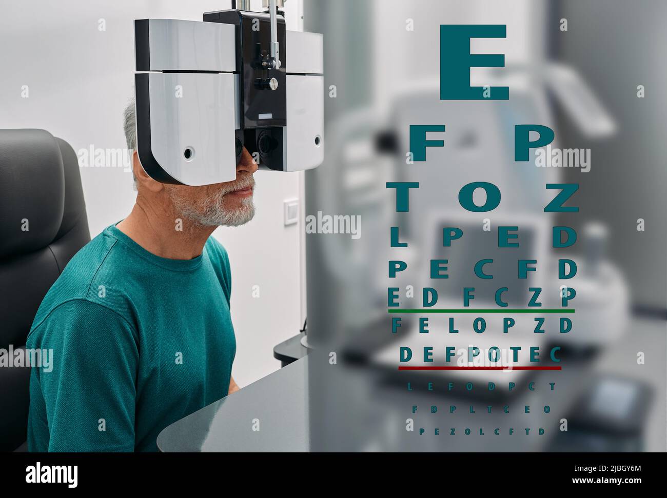 Eye exam chart hi-res stock photography and images - Alamy