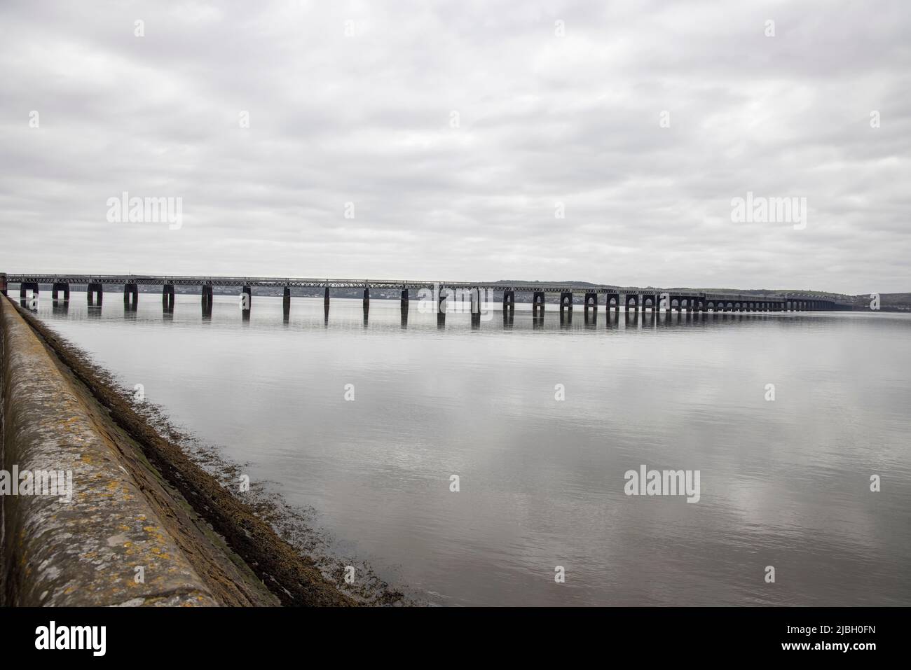 river tay railway bridge perth scotland Stock Photo - Alamy