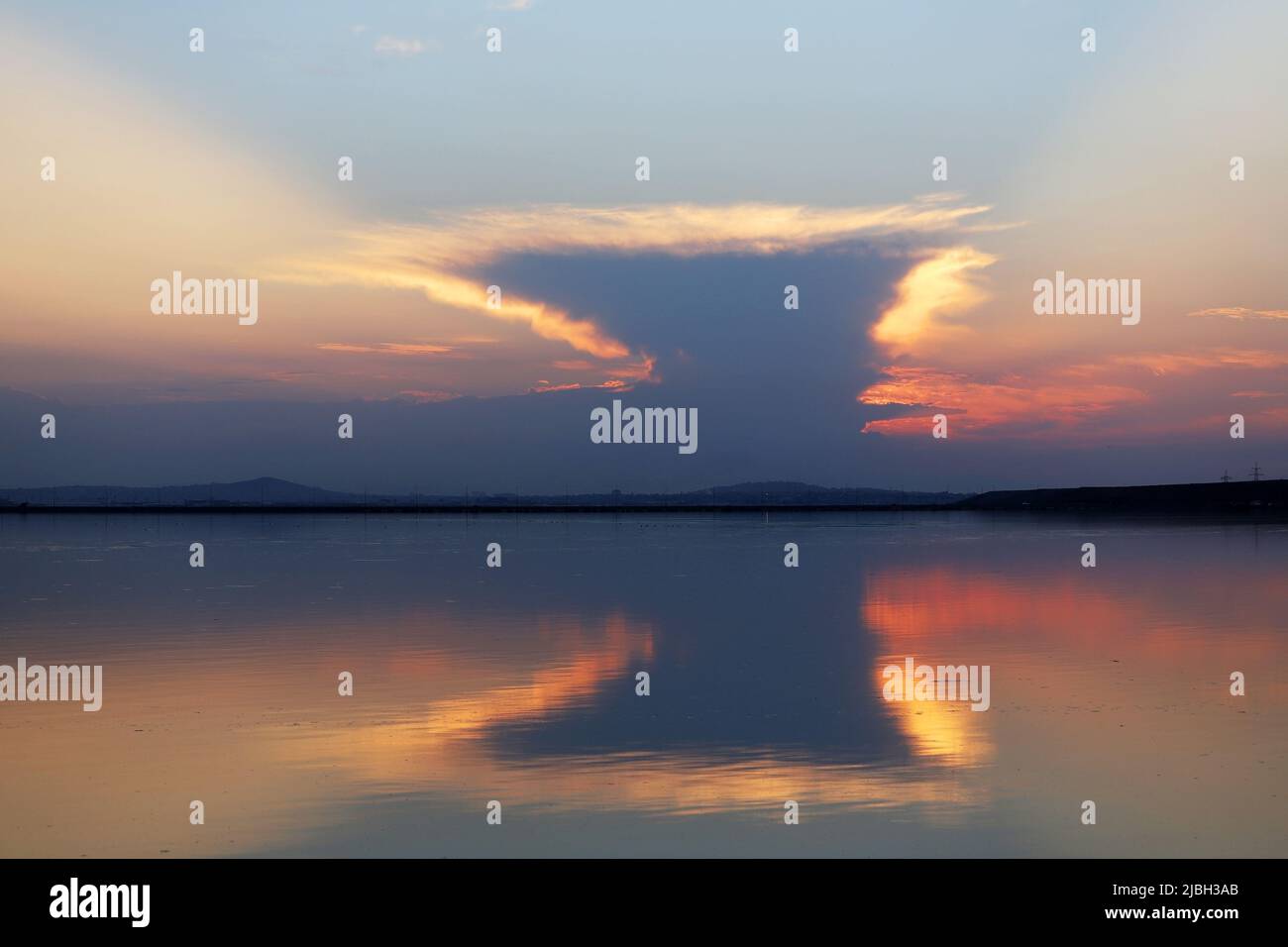 Beautiful sunset reflection hi-res stock photography and images - Alamy