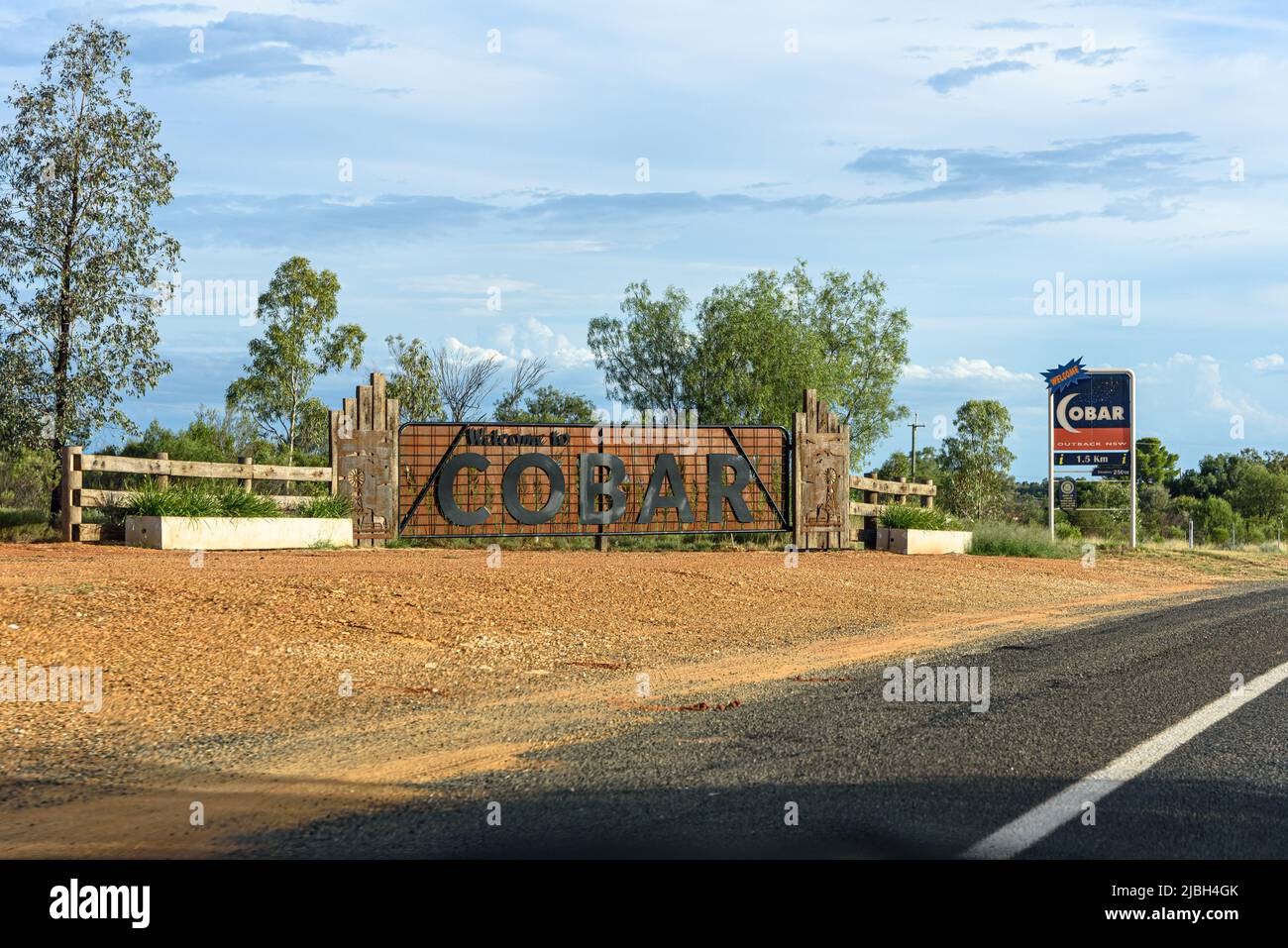 Cobar welcome sign hi-res stock photography and images - Alamy