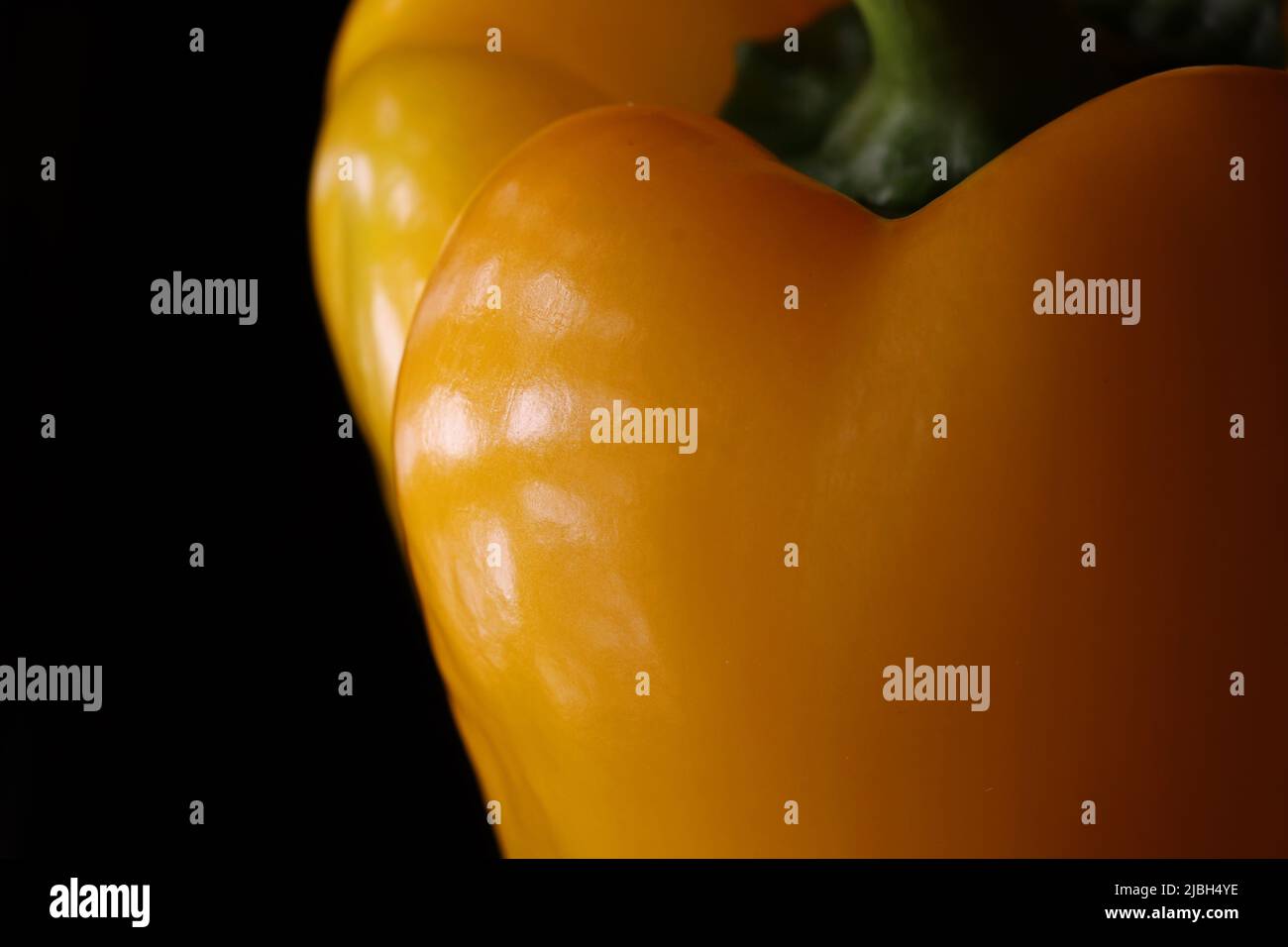 Organic and fresh yellow bell pepper Stock Photo - Alamy