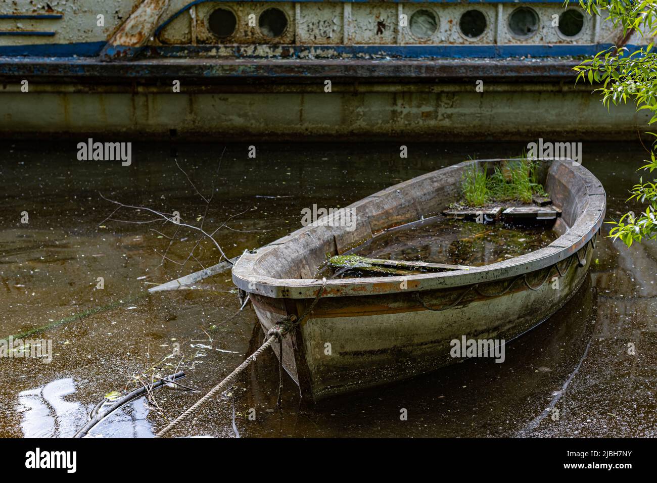 Boat rotten hi-res stock photography and images - Alamy