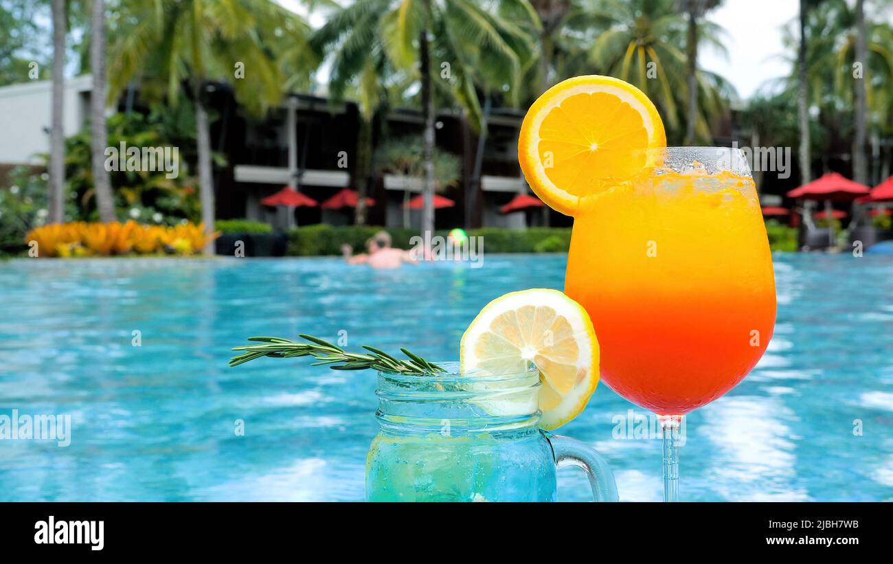 Happy family swimming pool hi-res stock photography and images - Alamy