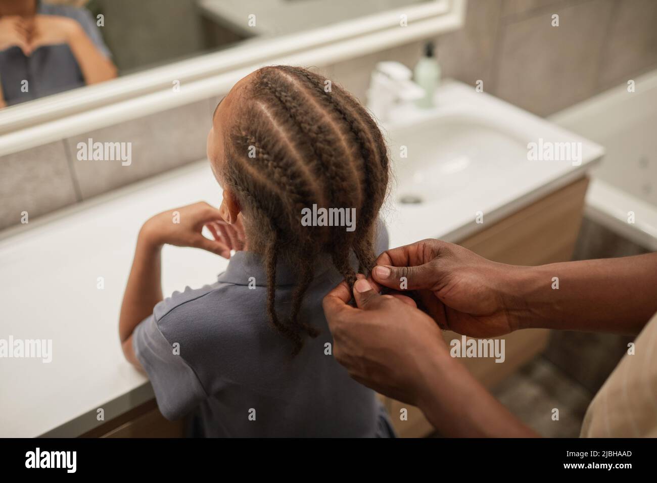 African american braiding hair hi-res stock photography and images - Alamy