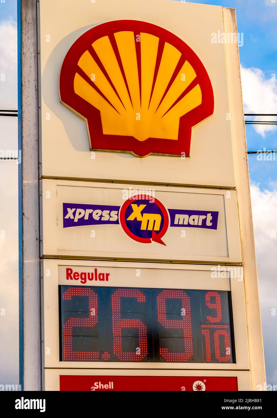 Shell logo hi-res stock photography and images - Alamy