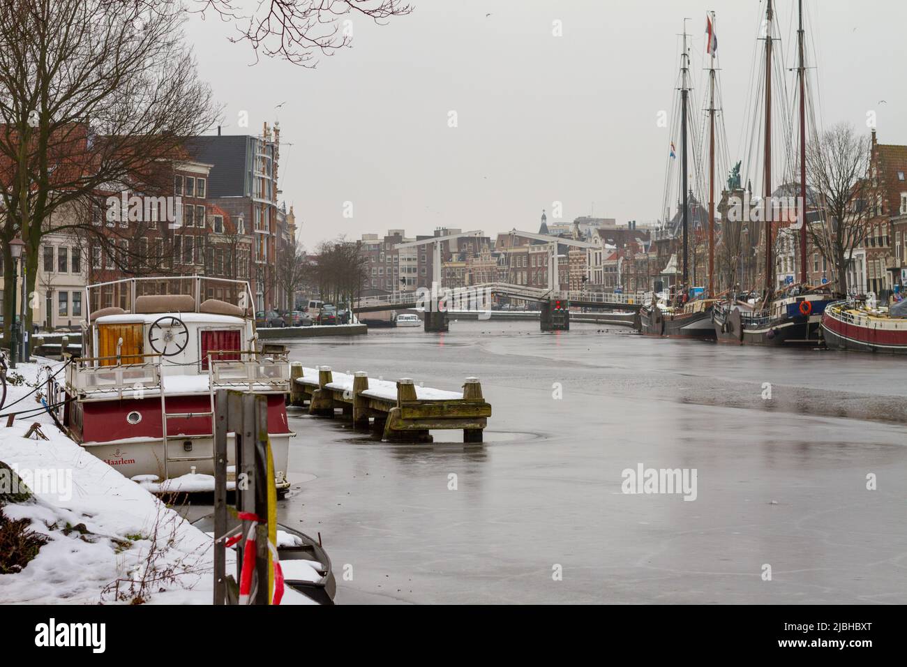 Ships and the famous drawbridge Gravestenenbrug in the river Spaarne in ...