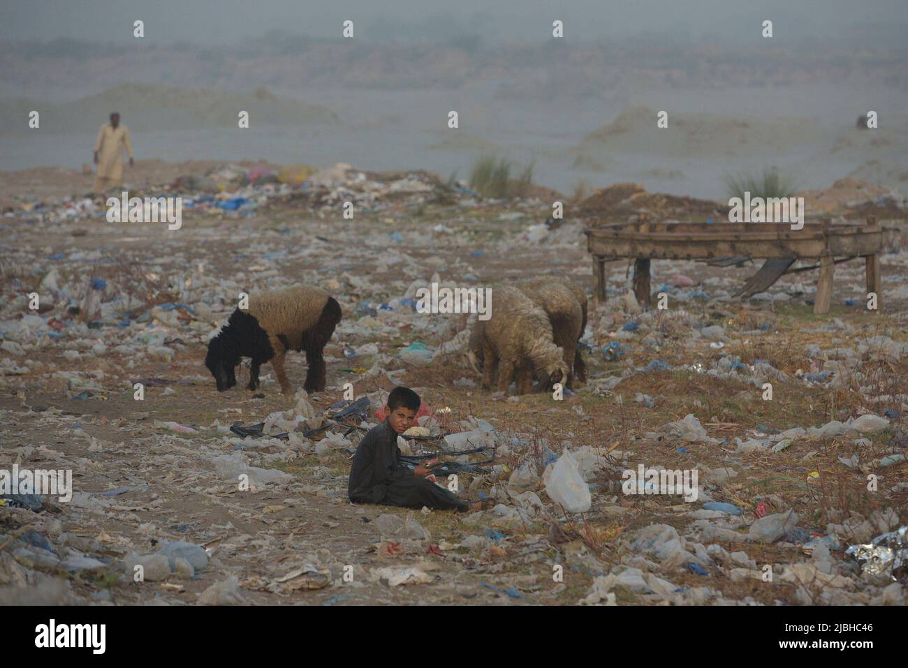 Lahore, Pakistan. 04th June, 2022. Pakistani people busy in their ...