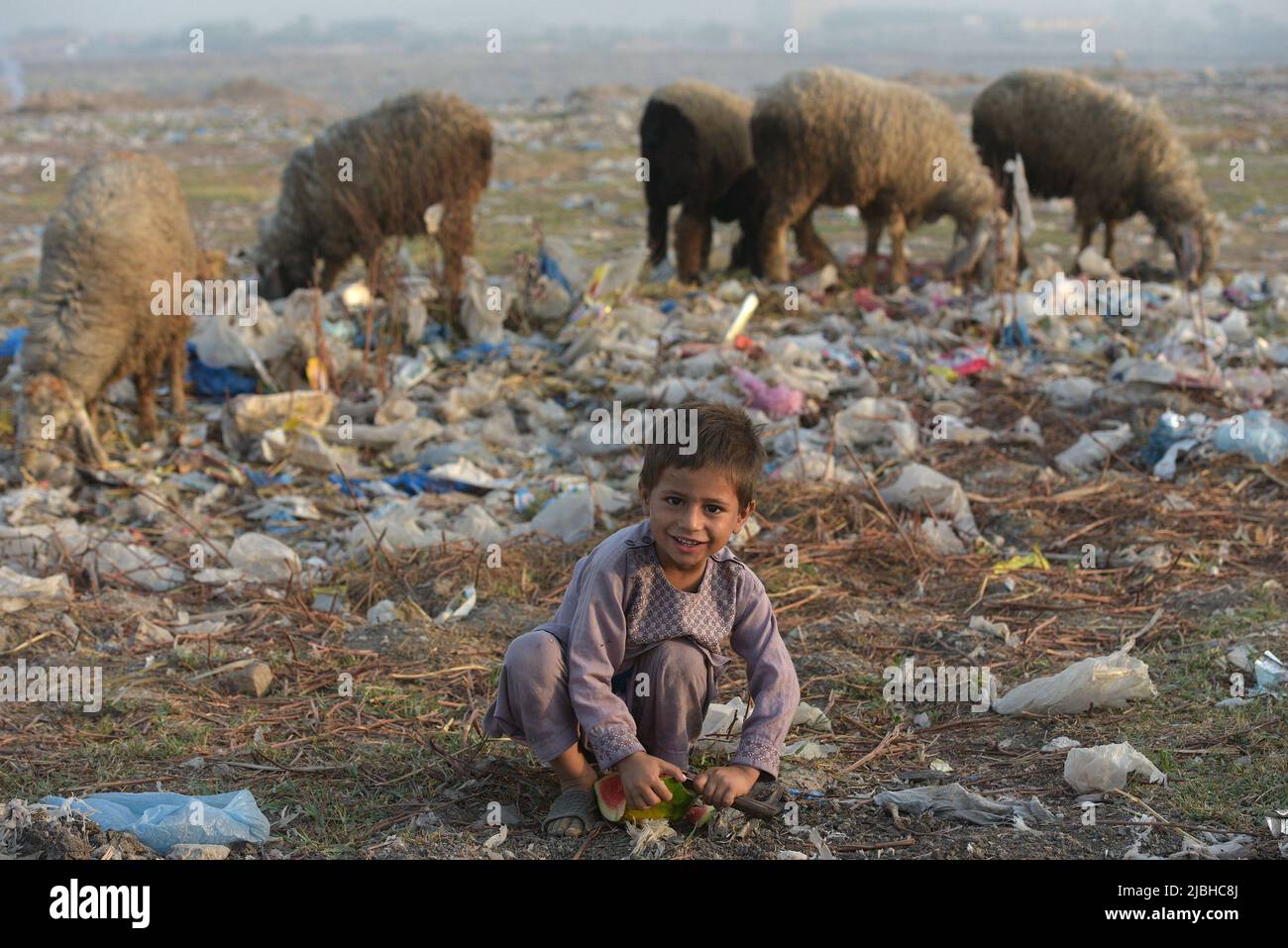 Lahore, Pakistan. 04th June, 2022. Pakistani people busy in their ...