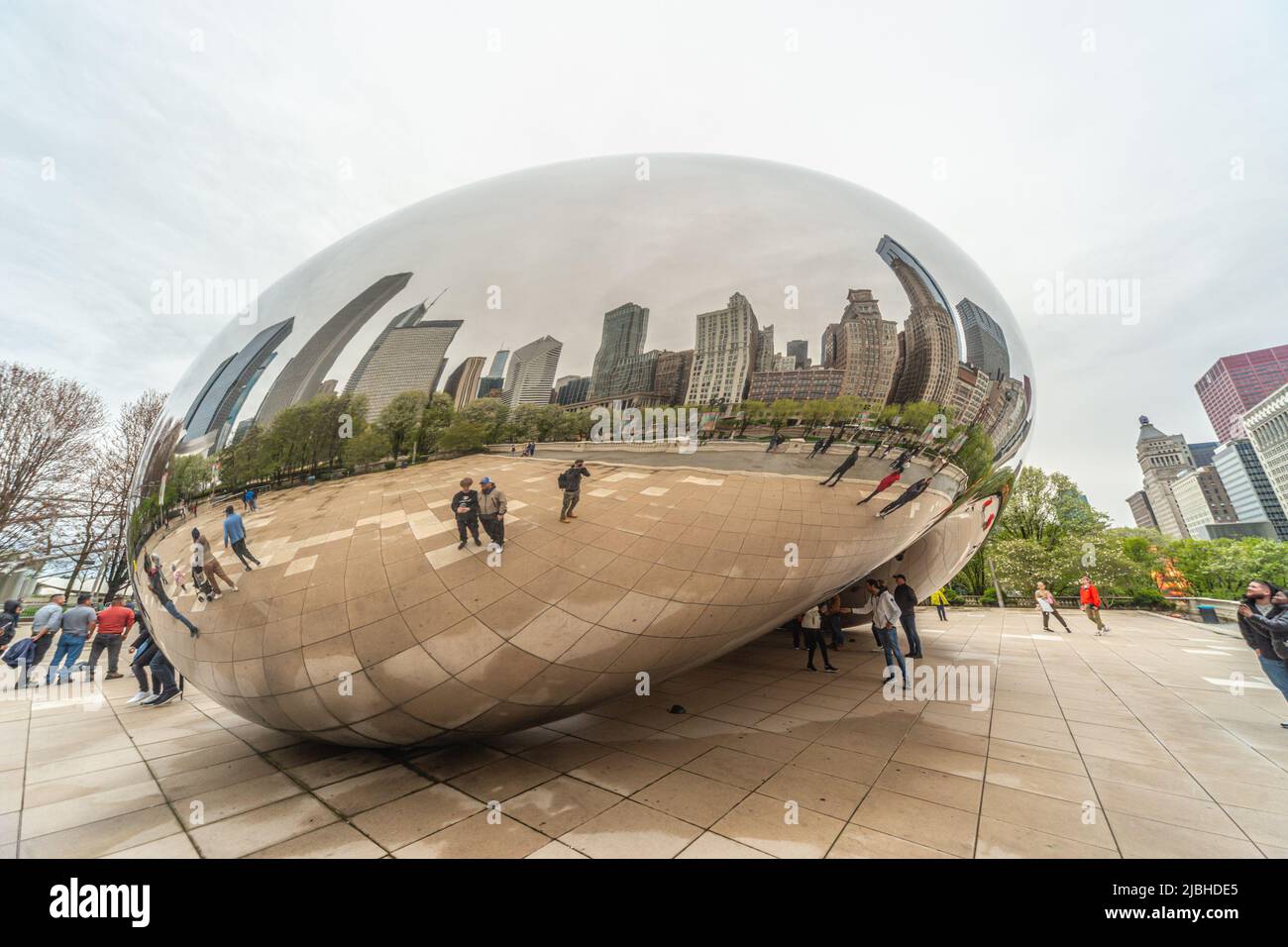 Cloud Gate Sculpture (aka The Bean) in Millennium Park, Chicago, IL ...