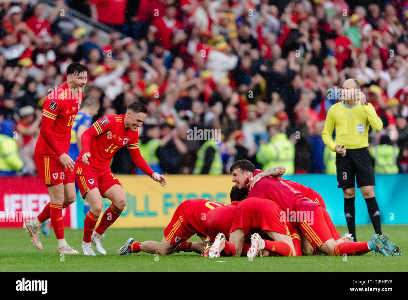 CARDIFF, WALES - 05 JUNE 2022: Wales celebrate qualifying the the 2022 ...