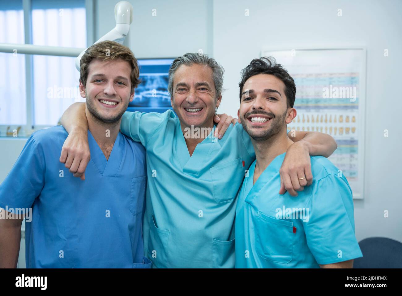 Teamwork in dentistry hi-res stock photography and images - Alamy