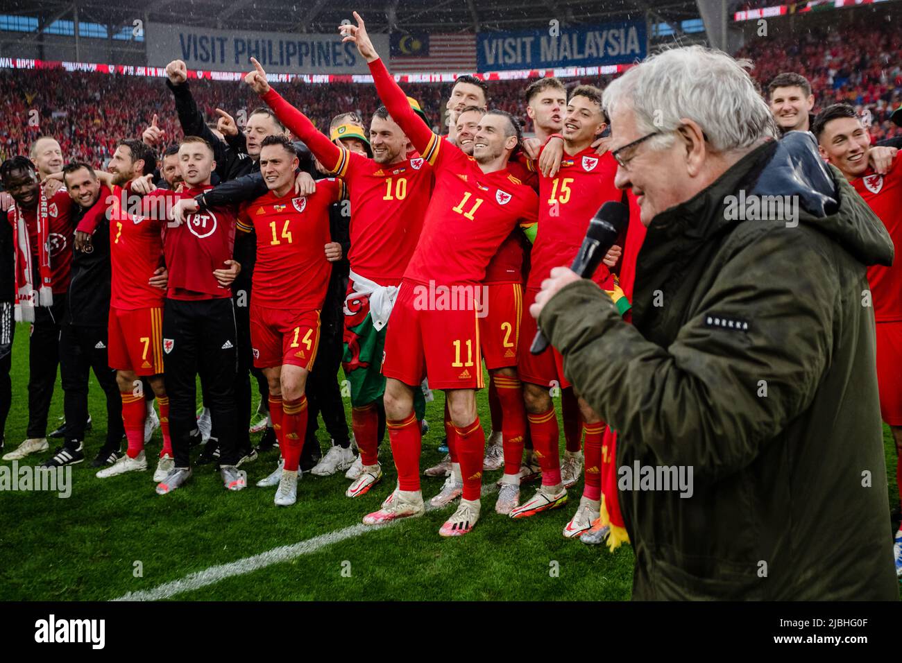 CARDIFF, WALES - 05 JUNE 2022: Wales celebrates while Dafydd Iwan sings ...