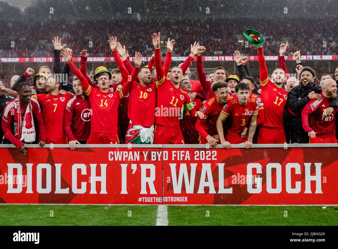 CARDIFF, WALES - 05 JUNE 2022: Wales players and staff celebrate after ...