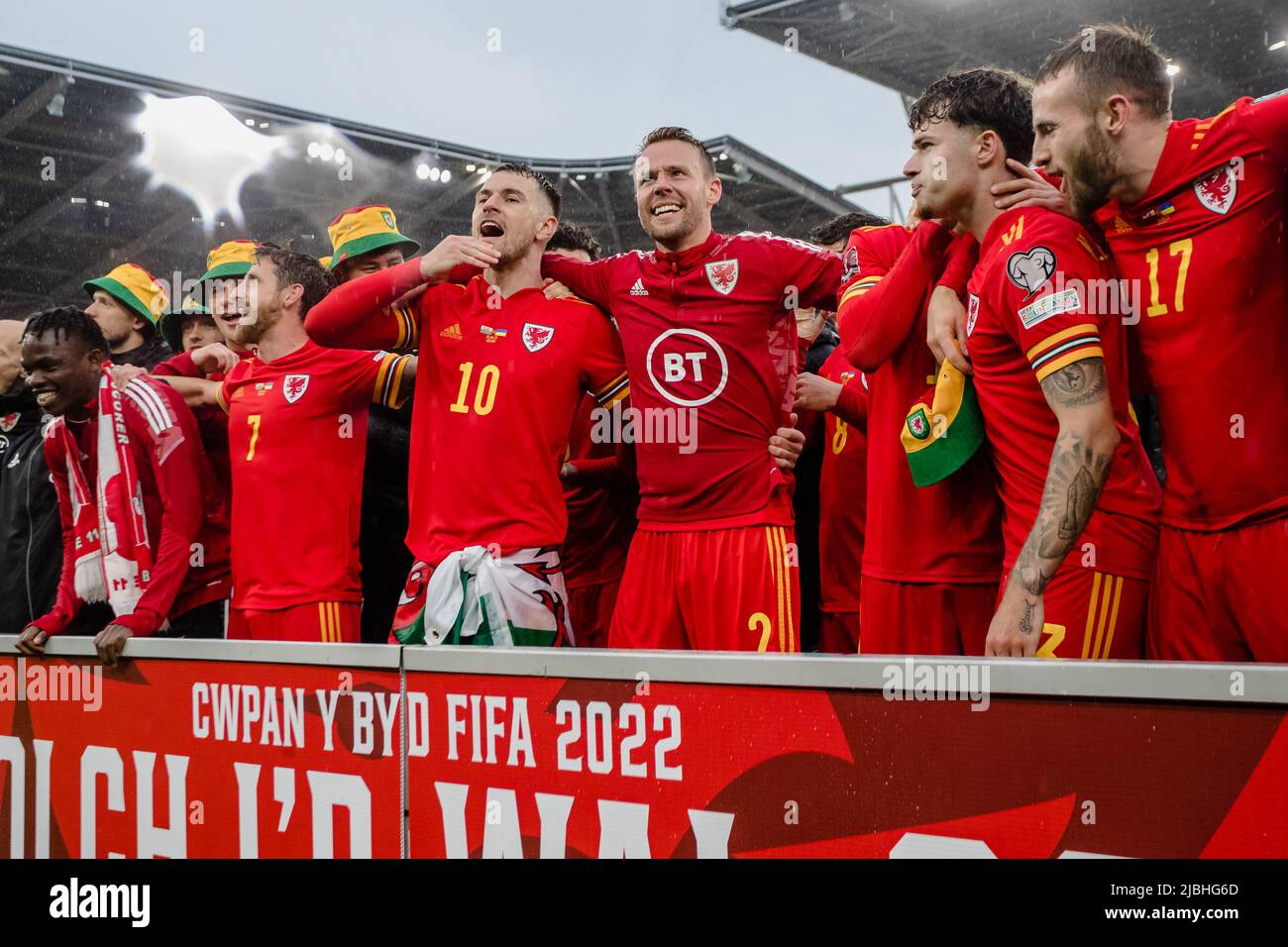 CARDIFF, WALES - 05 JUNE 2022: Wales players and staff celebrate after ...