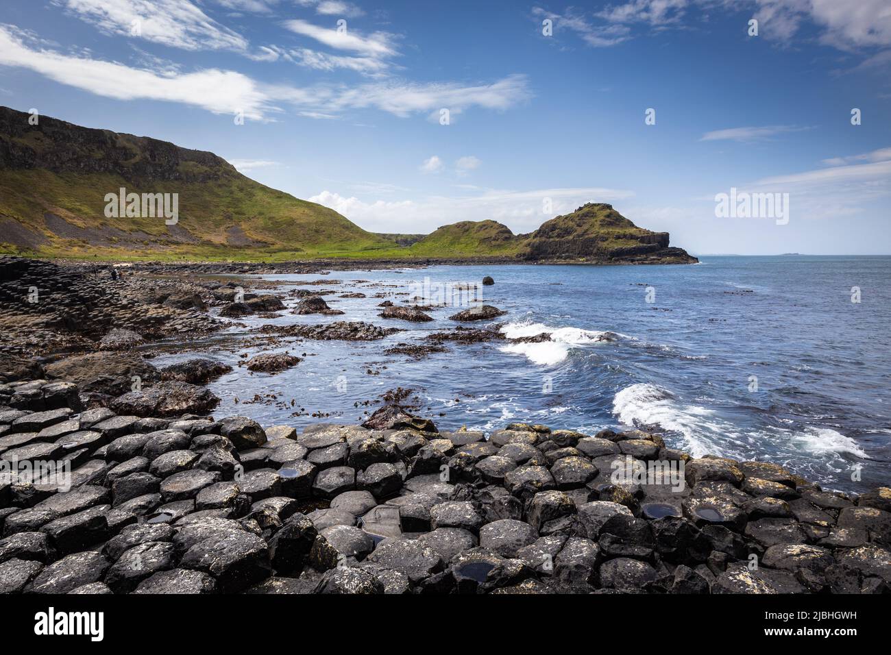 Hexagonal basalt columns giants causeway hi-res stock photography and ...