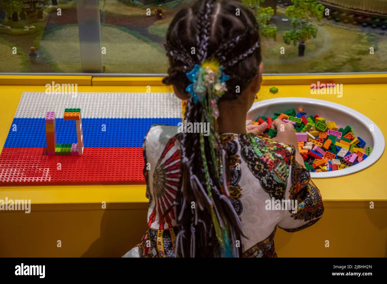 Moscow, Russia. 5th of June, 2022. A girl collects a Lego set in the ...