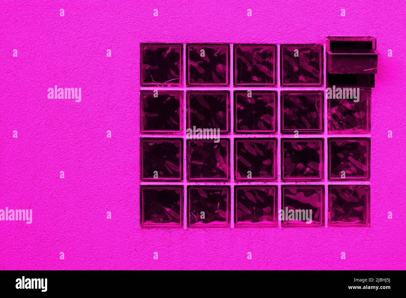 Ribbed glass window hi-res stock photography and images - Alamy