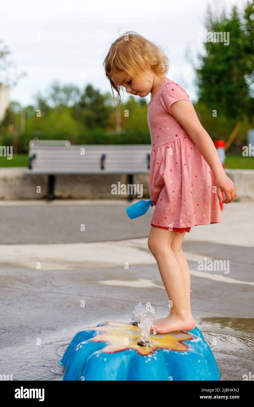 Girl water park splash pad hi-res stock photography and images - Alamy