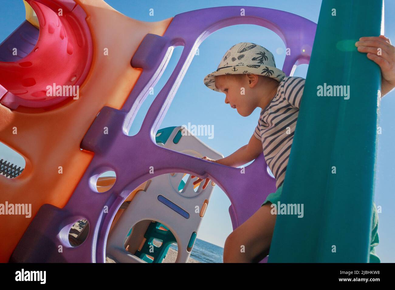 Sunshine playground hi-res stock photography and images - Alamy