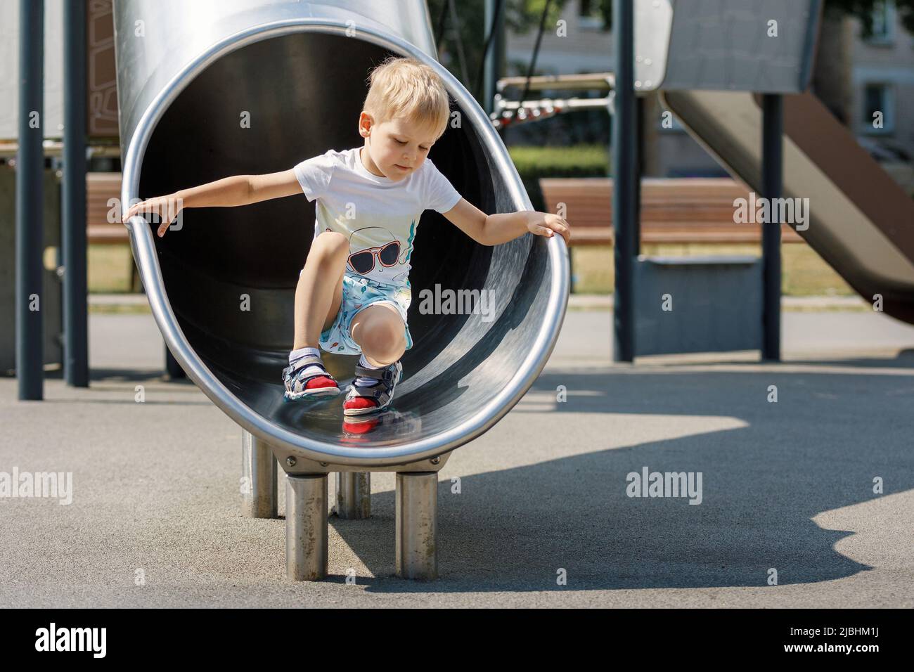 Boy sliding in tunnel slide hi-res stock photography and images - Alamy