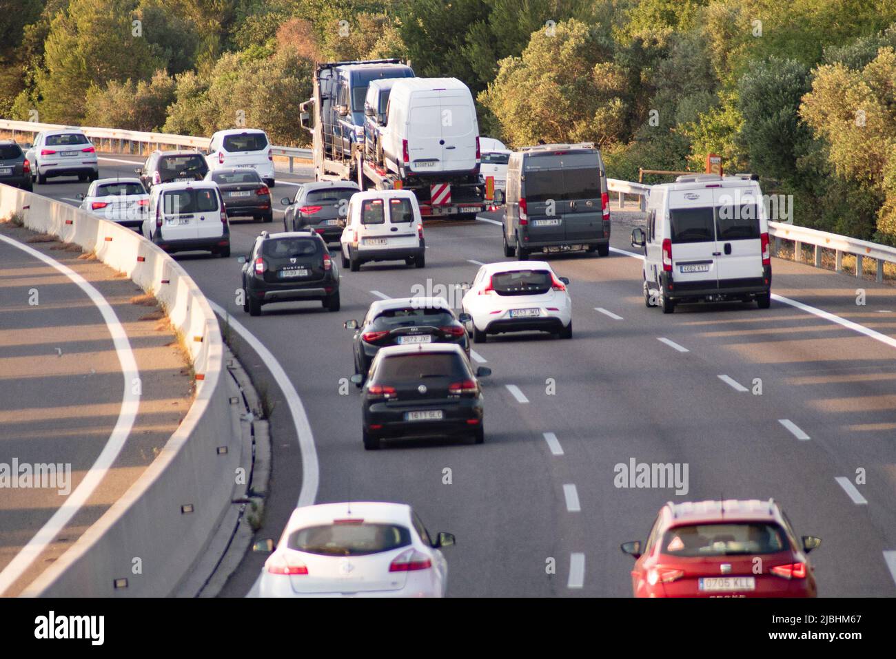 Barcelona, Catalonia, Spain. 6th June, 2022. HOLLYDAYS: Long queues ...