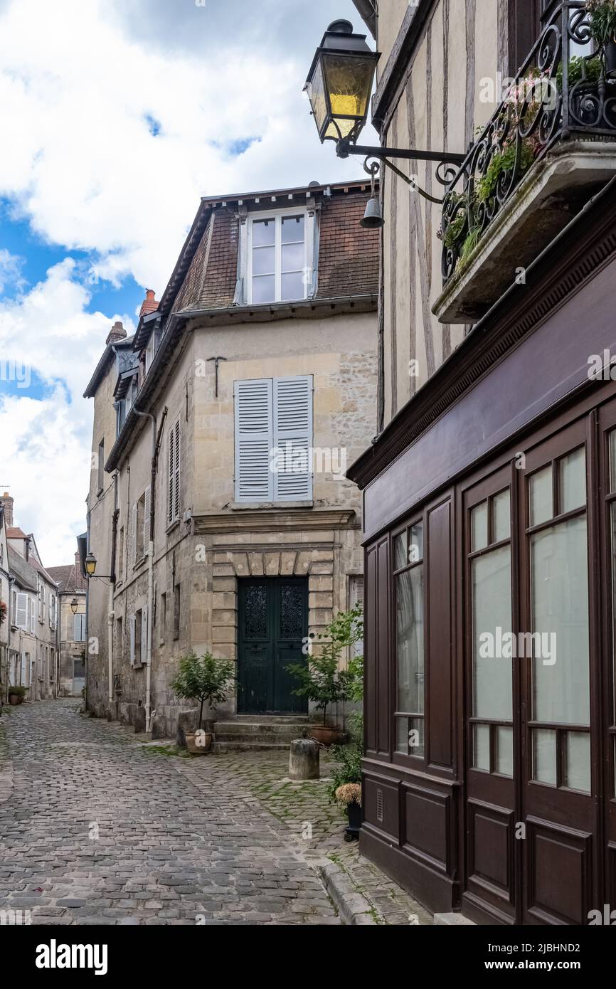 France senlis street town hi-res stock photography and images - Alamy