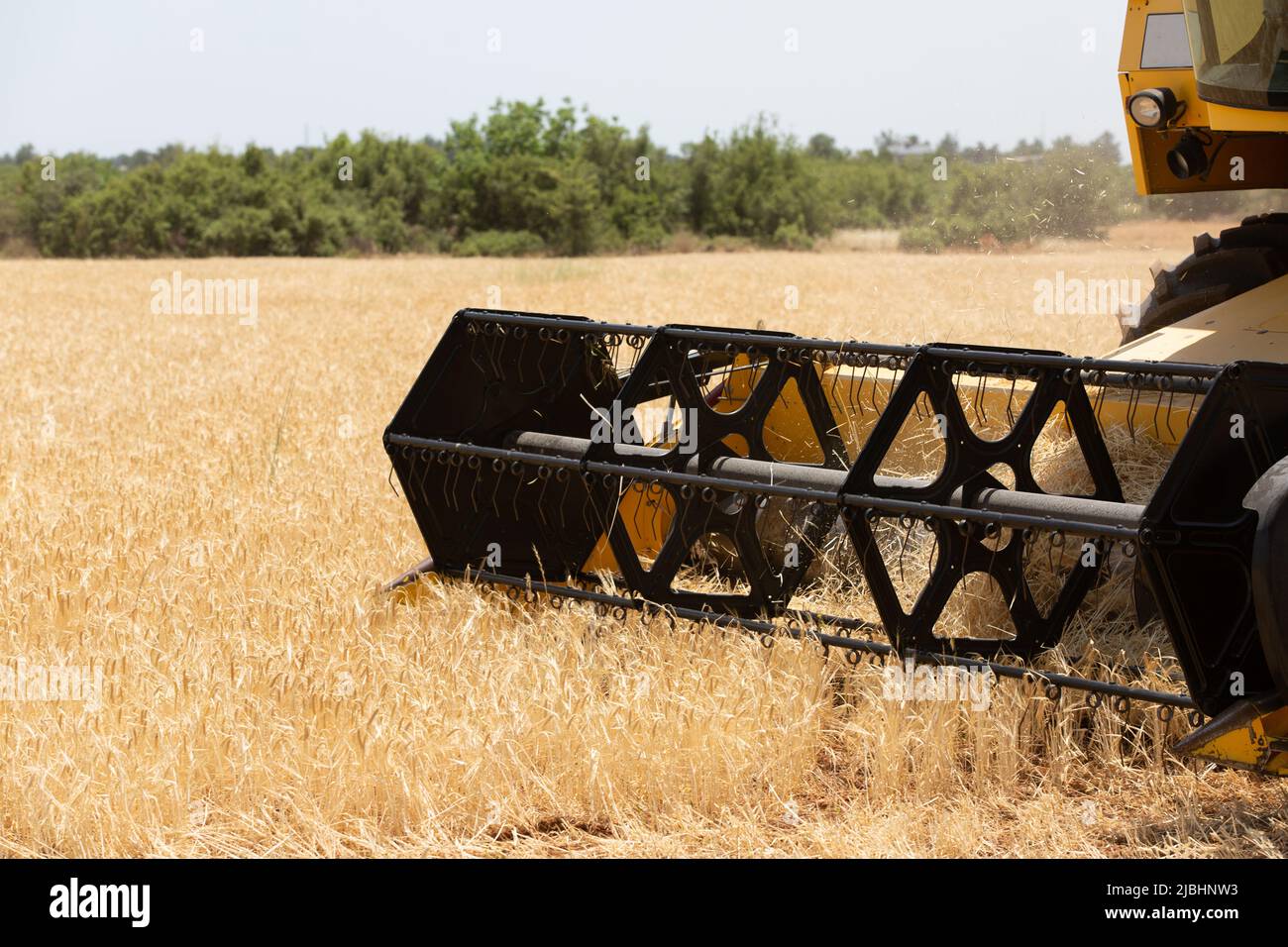Combine harvester harvesting barley fields Stock Photo - Alamy