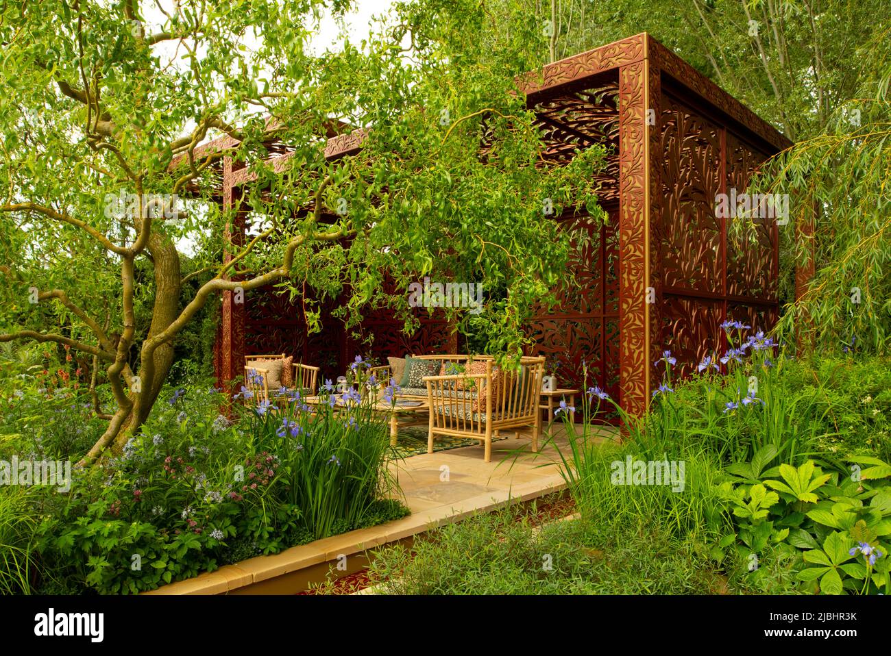 Trellis seating hi-res stock photography and images - Alamy