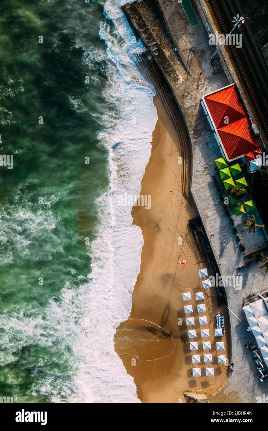 Top down beach hi-res stock photography and images - Alamy