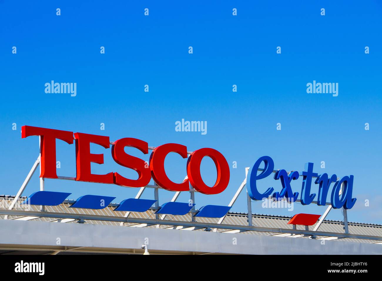 Tesco extra logo hi-res stock photography and images - Alamy