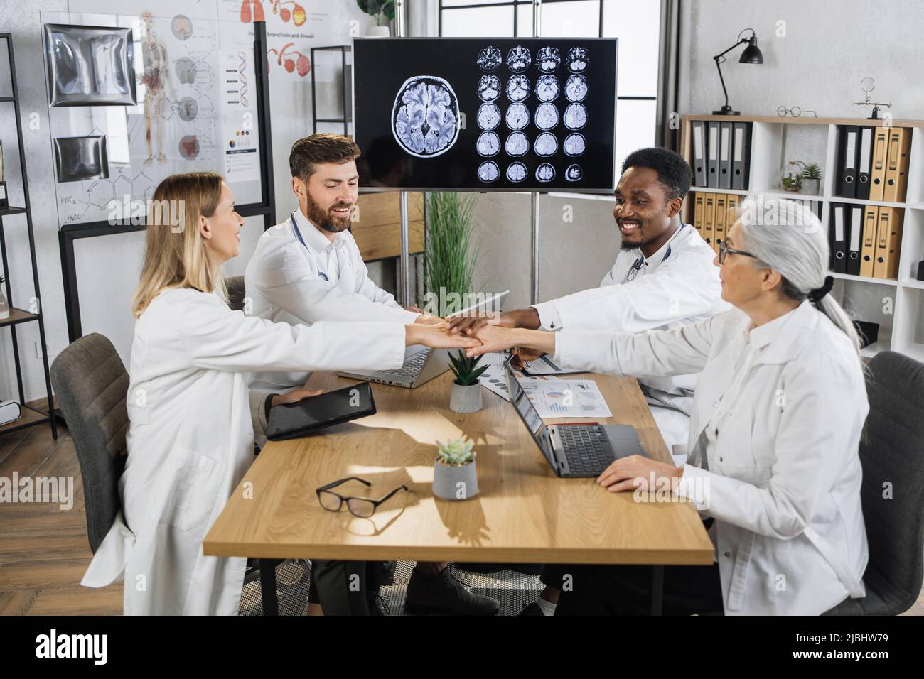 Consultation coworker hi-res stock photography and images - Alamy