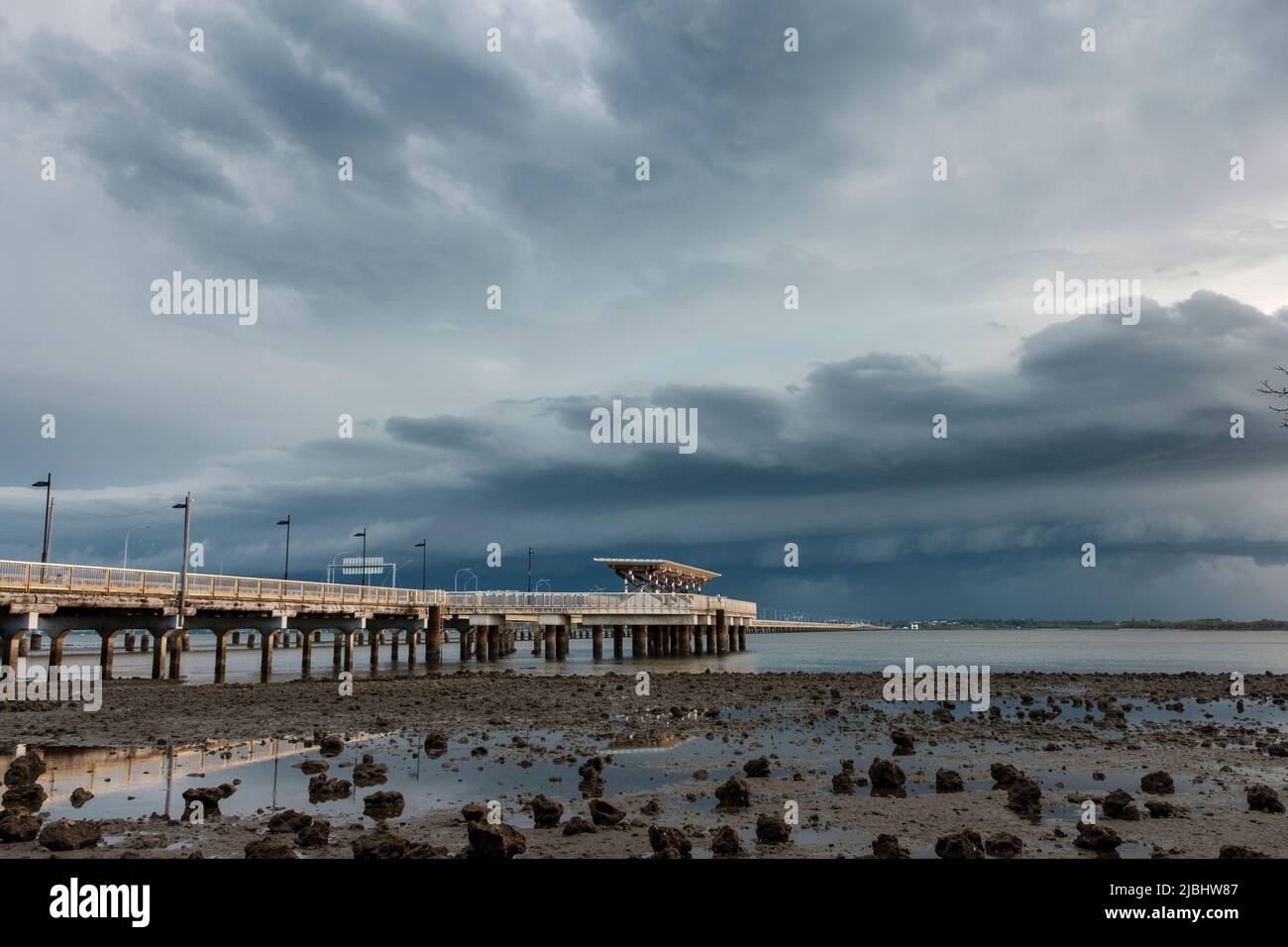 Storm rolling in over Brisbane Stock Photo - Alamy