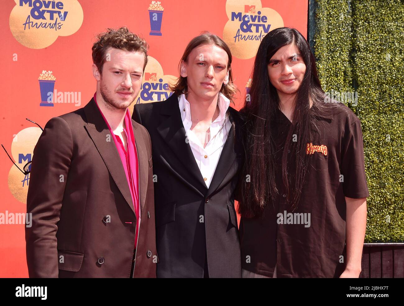 SANTA MONICA, CA - JUNE 05: (L-R) Joseph Quinn, Jamie Campbell Bower ...