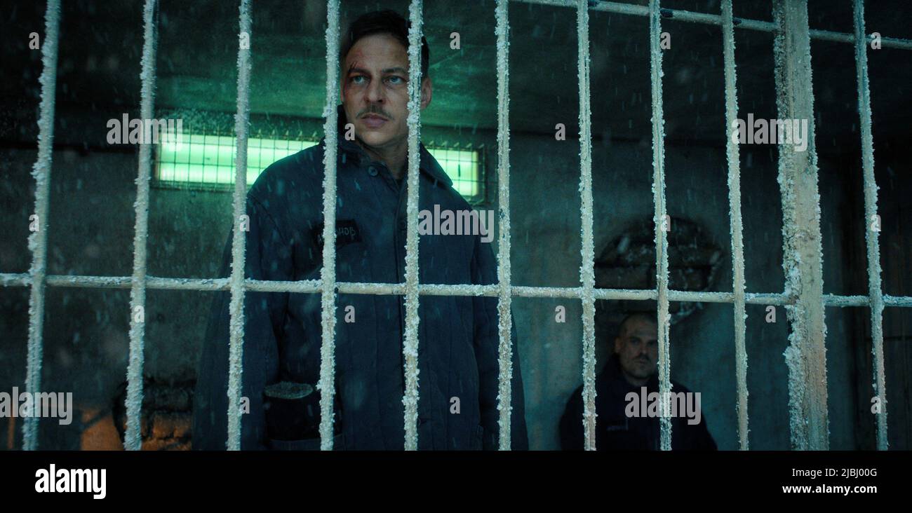 STRANGER THINGS, from left: Tom Wlaschiha, David Harbour, 'Chapter Five ...