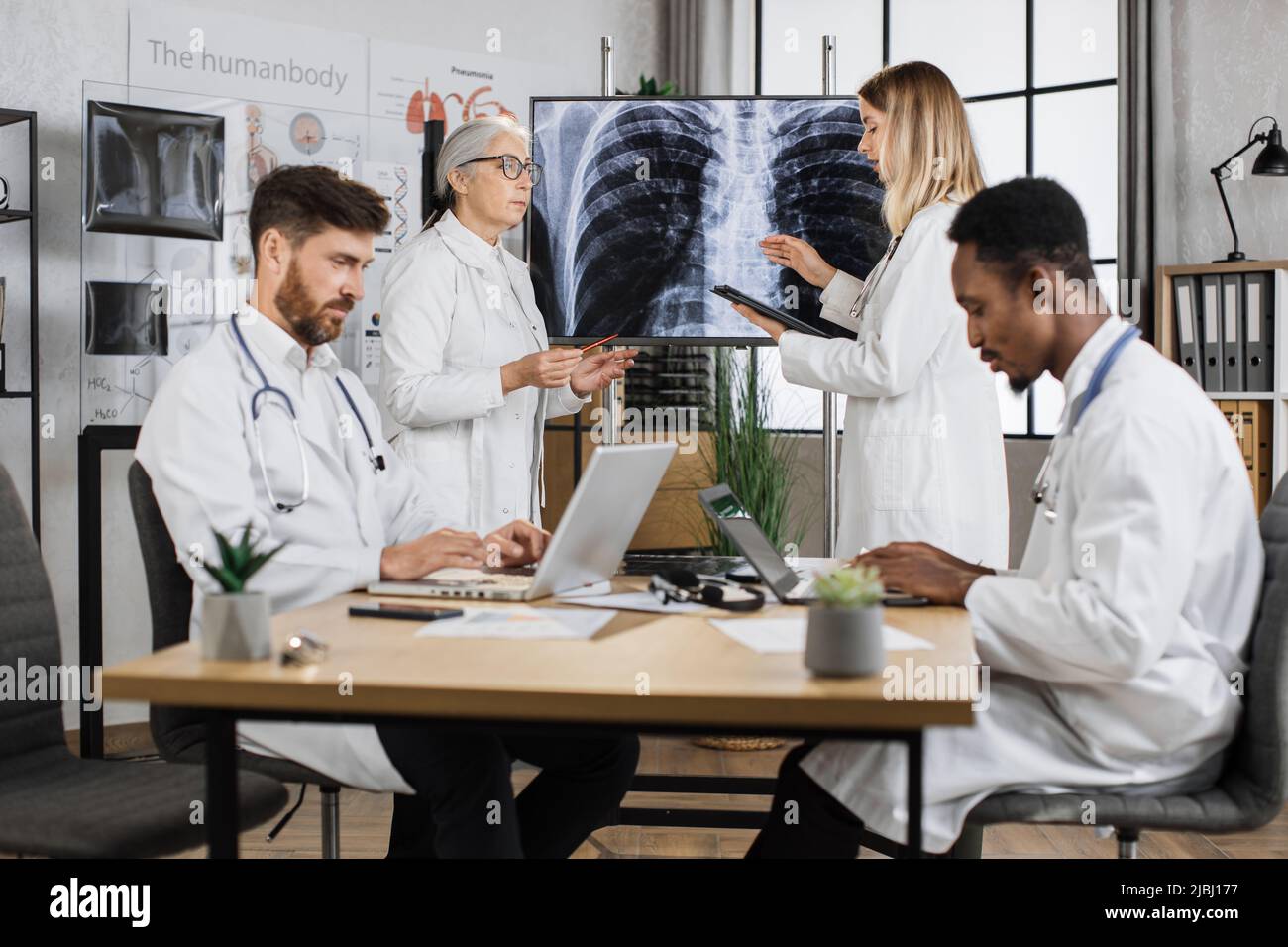 Knowledge sharing session hi-res stock photography and images - Alamy