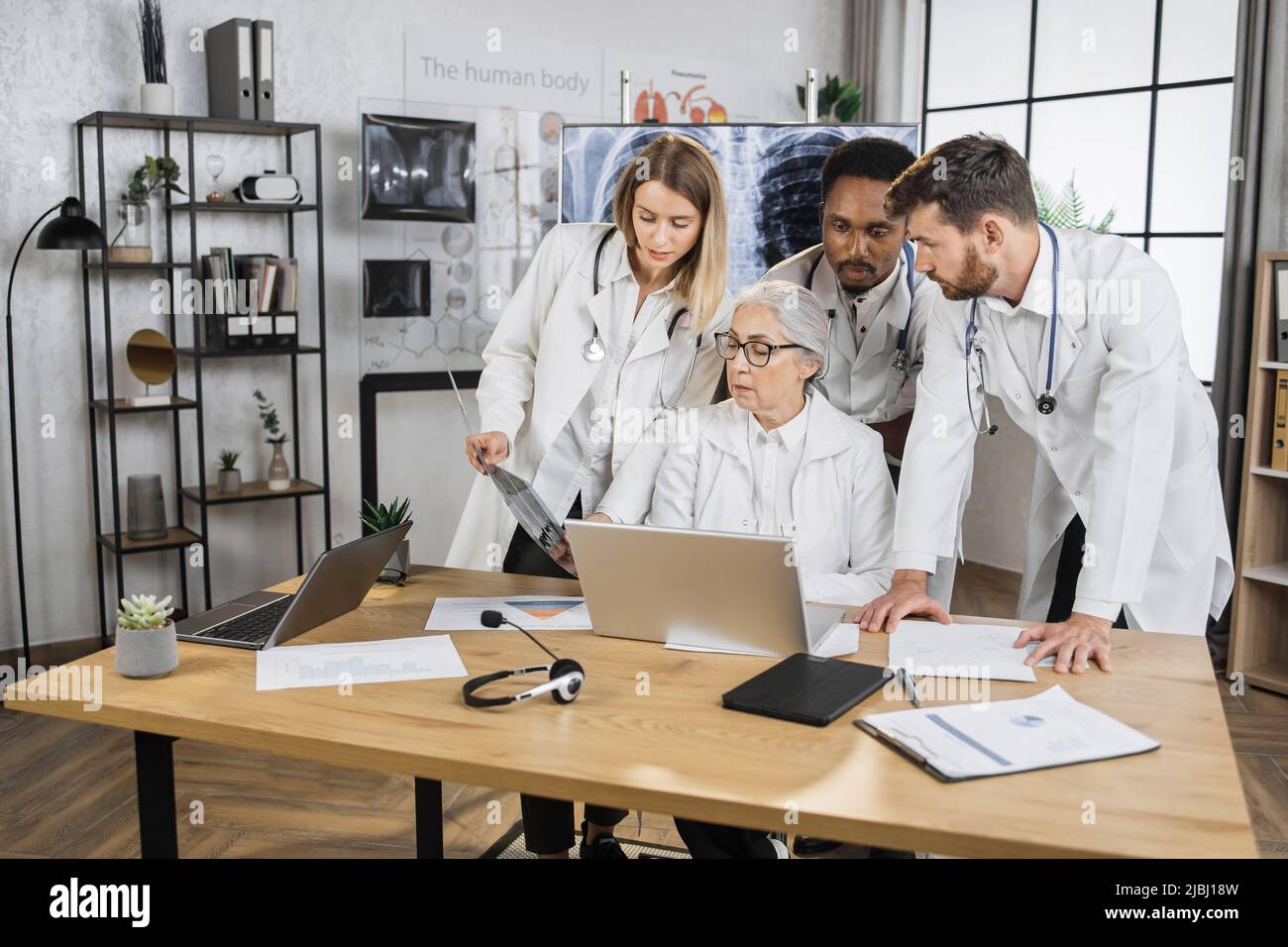 Female medical interns using hi-res stock photography and images - Alamy