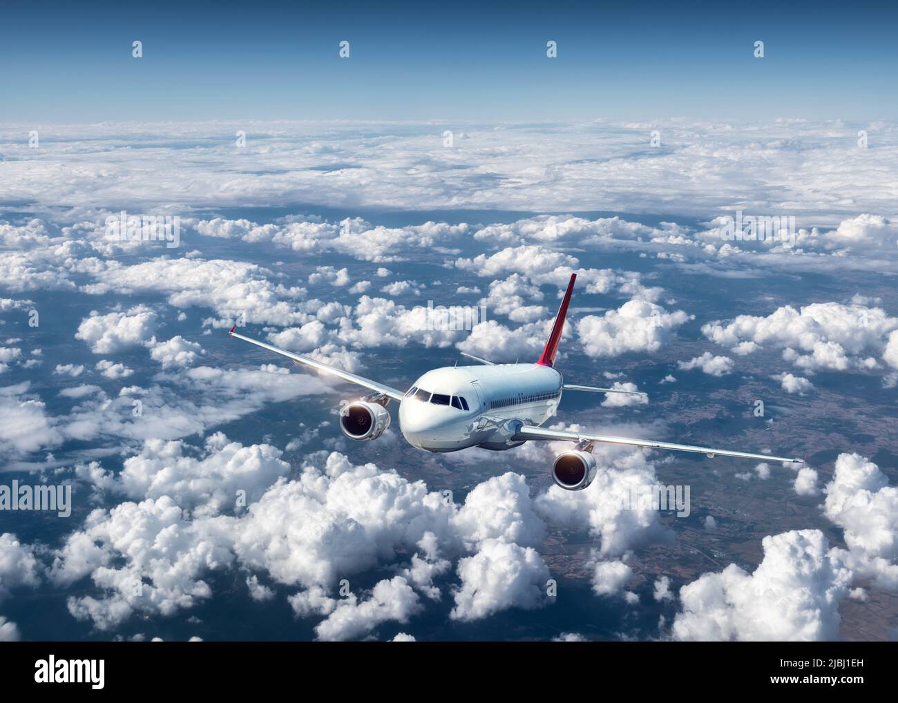 Flying aircraft hi-res stock photography and images - Alamy