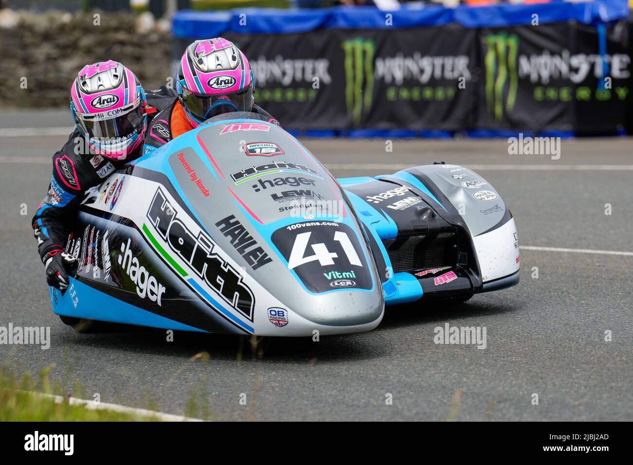 2022 iom tt sidecar 1 hi-res stock photography and images - Alamy