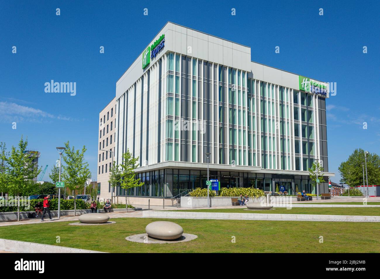 Hotel hotels exterior chain ihg modern architecture holiday inn hi-res ...