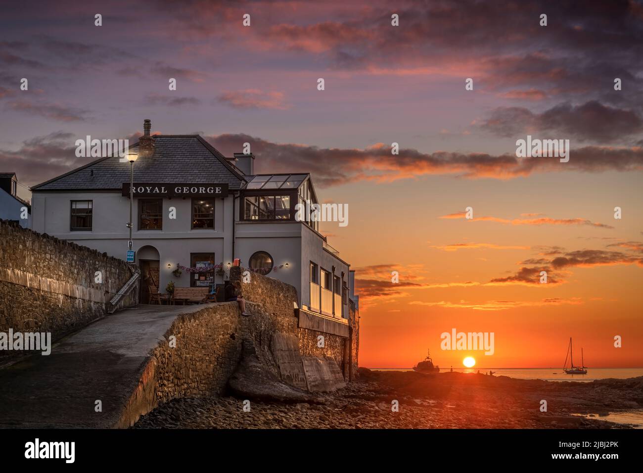 The Royal George in Irsha Street, Appledore - After a warm summers day ...
