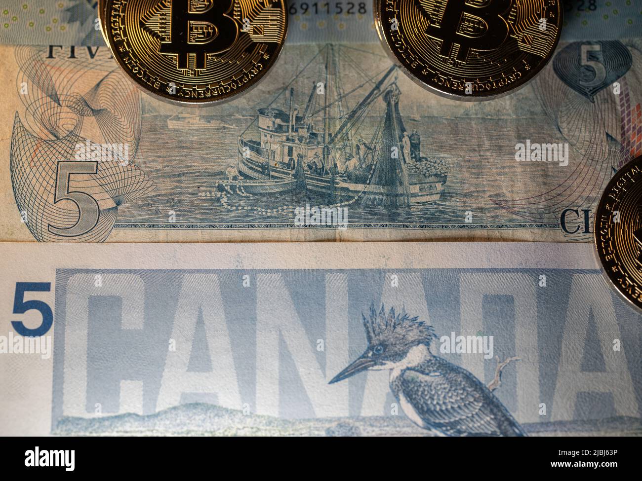 Five canadian dollar bill hi-res stock photography and images - Alamy